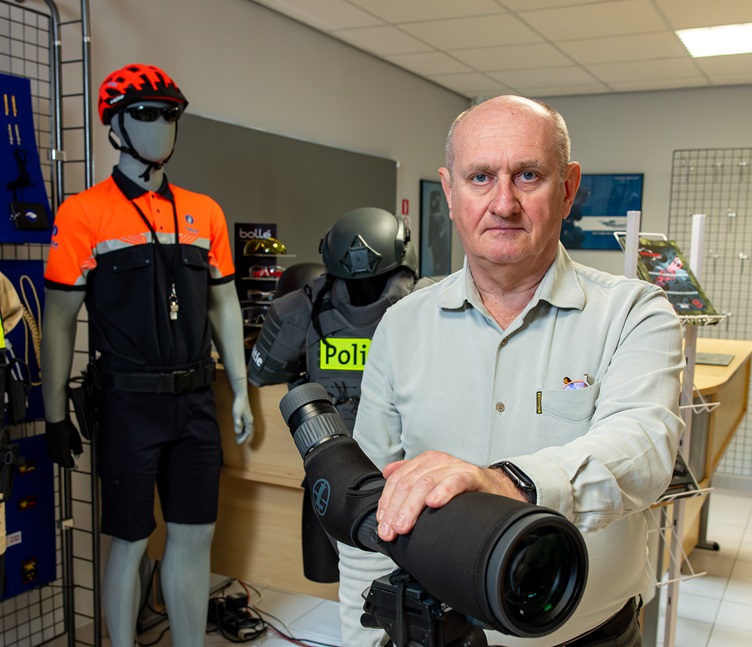 Falcon Tactical Solutions zorgt voor de veiligheid van politieman en ...